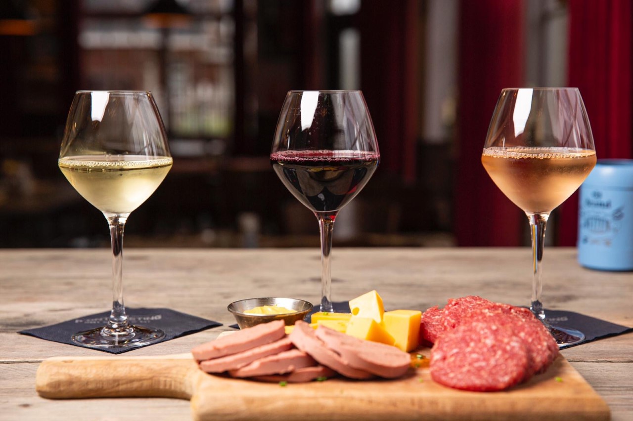 High Wine - Café d'OntmoetingCafé d'Ontmoeting